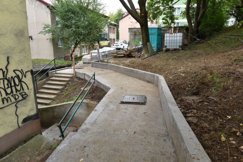 Završni radovi na izgradnji stepeništa u ulici Zaima Šarca | Općina ...