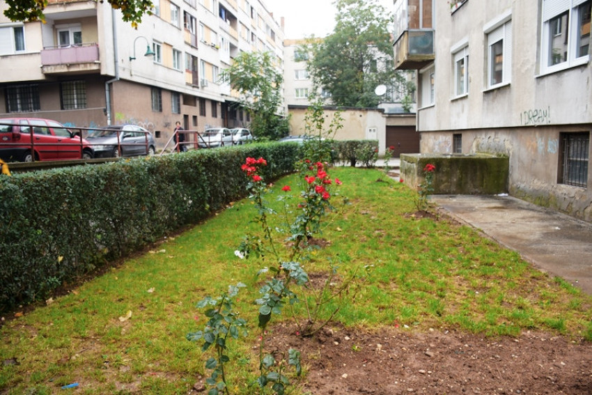 Uređene zelene površine u Ulici Jezero 5 | Općina Centar Sarajevo